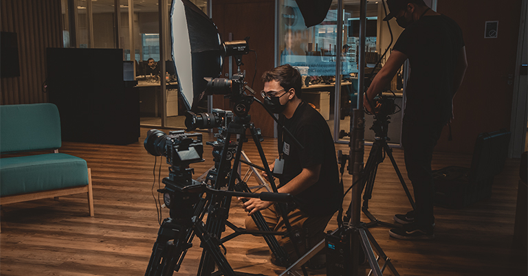 5 Razões pelas quais Contratar uma Produtora Audiovisual Impulsiona sua ... 5 Razões pelas quais Contratar uma Produtora Audiovisual Impulsiona sua ...
